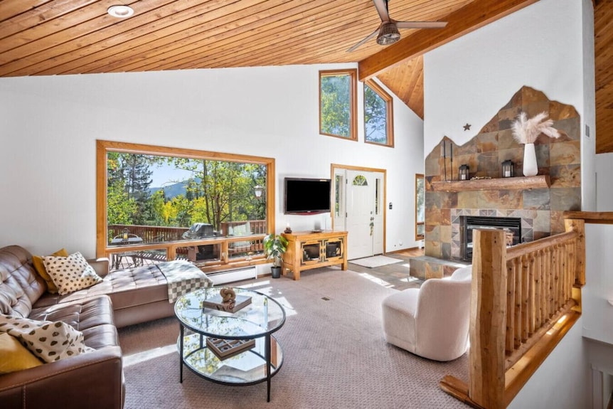 Nestled Inn - Trails, Views, Hot Tub, Skiing! - Evergreen, CO