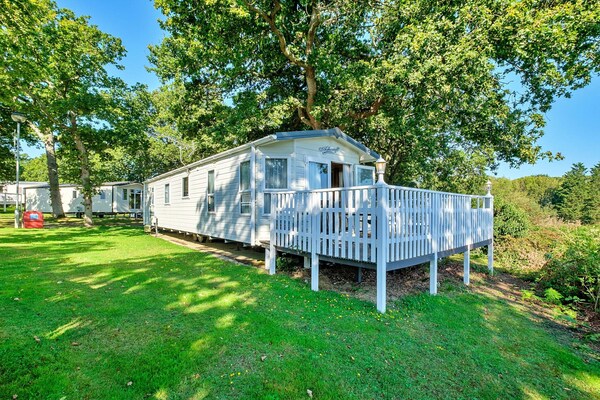 Holiday Home By Uk Coast With Sea Views - Isle of Wight