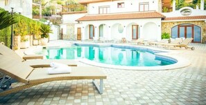 Piscina exterior sazonal 