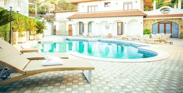 Piscina exterior sazonal 
