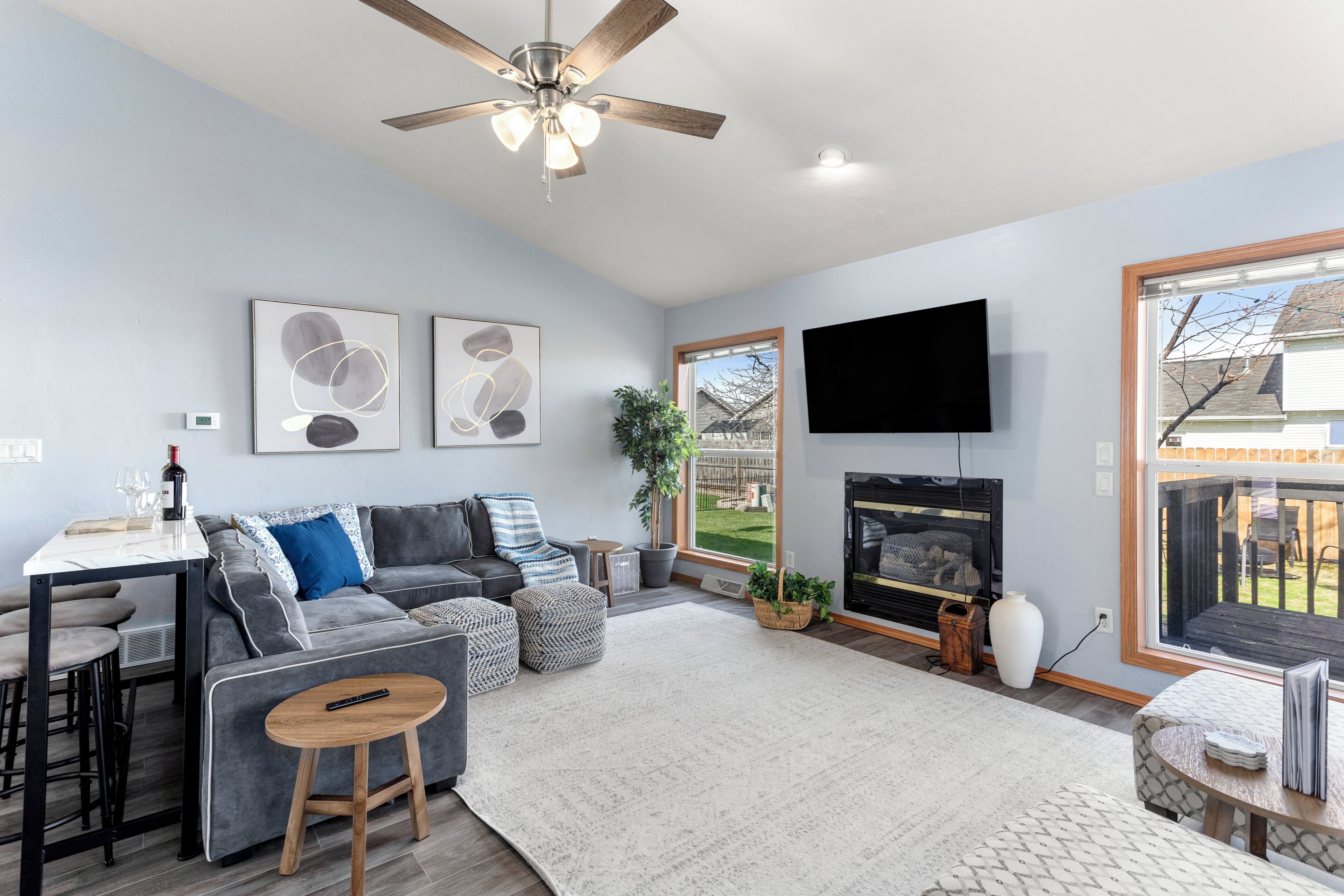 Passion Place, Warm And Modern 3-bedroom, 2 Bath Home In Oshkosh, Wi - Oshkosh, WI