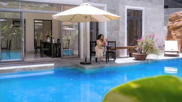 12 piscinas exteriores