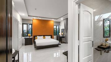 Quarto Duplo Deluxe, Vista para a cidade | Cofre no quarto, secretária, cortinas/cortinados opacos