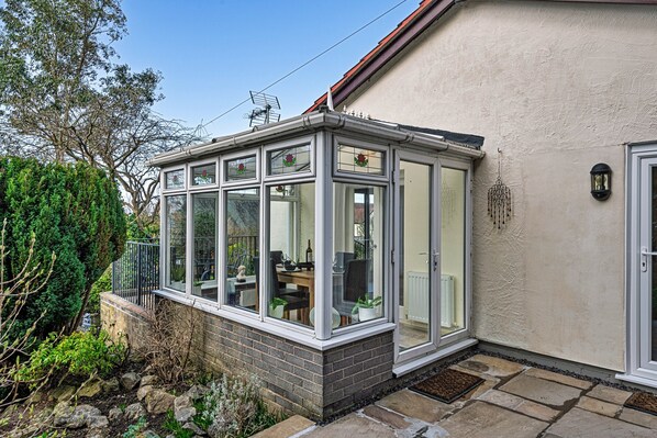 Bungalow in Dyserth With Hot Tub & Waterfall Reviews, Deals & Photos ...