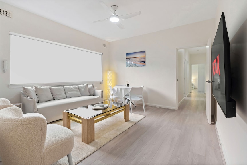 Modern 2-bed Apartment W/ Parking Near Bondi Beach - Sydney