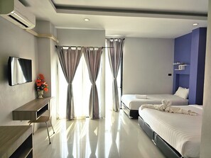 Quarto triplo família | Escrivaninha, espaço de trabalho para notebook, Wi-Fi de cortesia