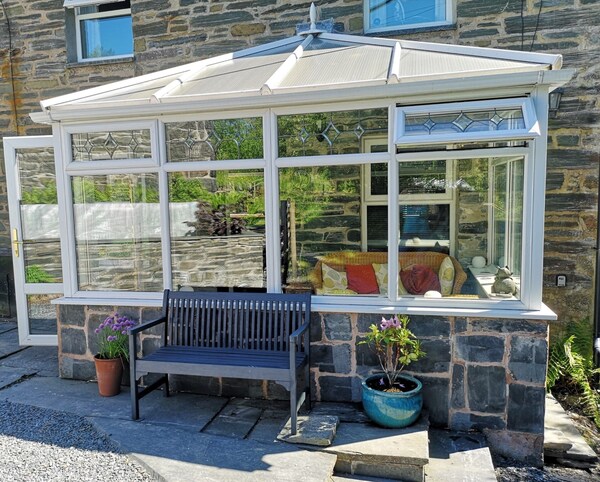 Cozy Pet-friendly Cottage In Snowdonia, No Deposit - Penrhyndeudraeth