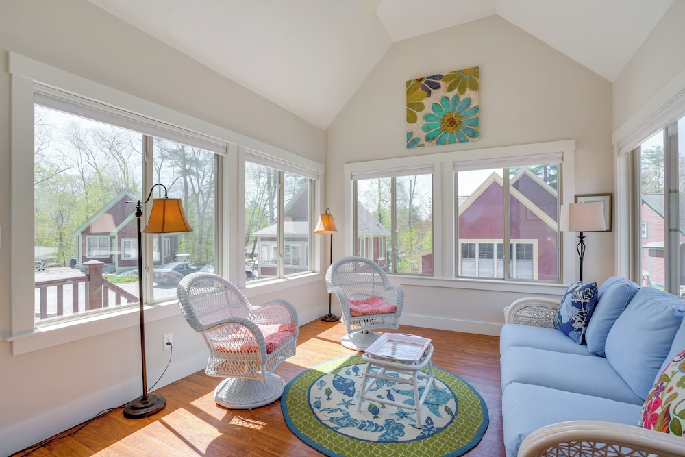 Lake Access & Pools: Sun-soaked Westford Cottage! - Massachusetts