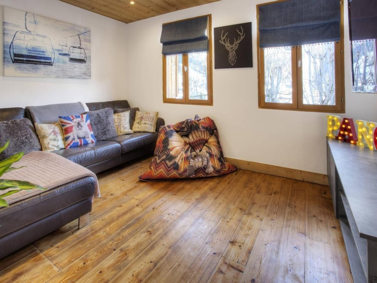 Chalet, 100m From Ski Slopes, Terrace, Balcony, Fireplace Or Stove, Parking, Tv, Ski Locker, 290m² - La Clusaz