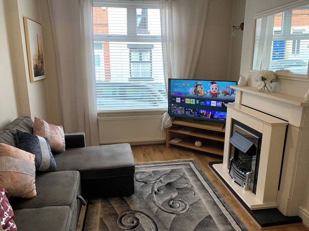Stylish Home Near Shopping - Book Summer Stays Now - Nottingham