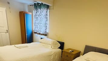 Quarto Twin | Secretária, secretária adequada para computadores portáteis