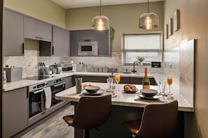 Apartamento | Cozinha privada | Utensílios de cozinha 
