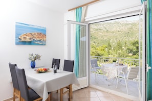 Apartamento Clássico, varanda | Sala de estar