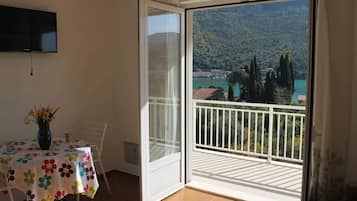 Apartamento, varanda, vista para o mar | Sala de estar