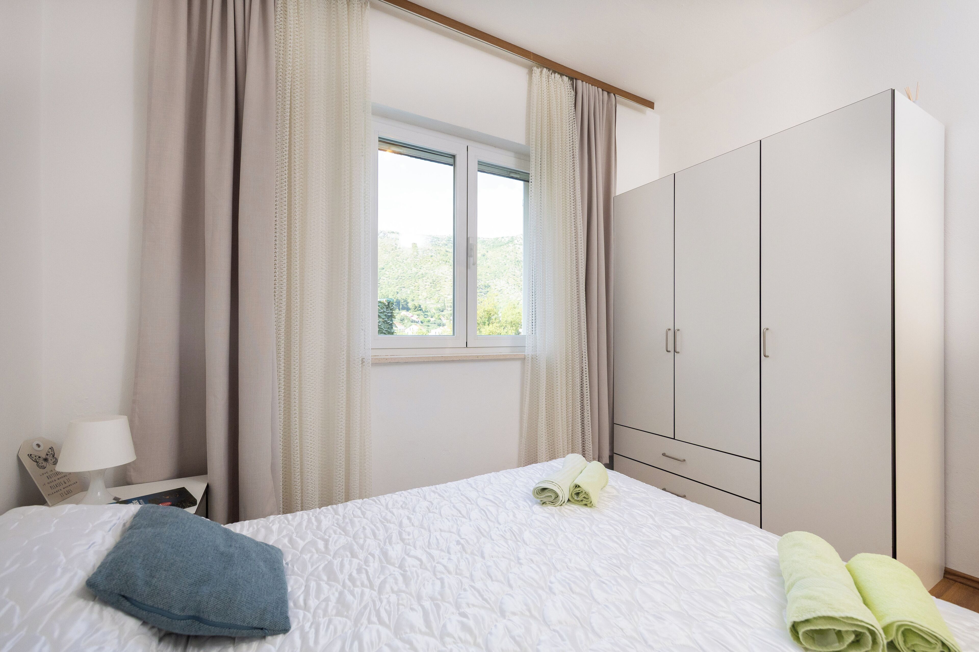 Apartamento, varanda, vista para o mar | Com decoração personalizada, com mobília individualizada, secretária 