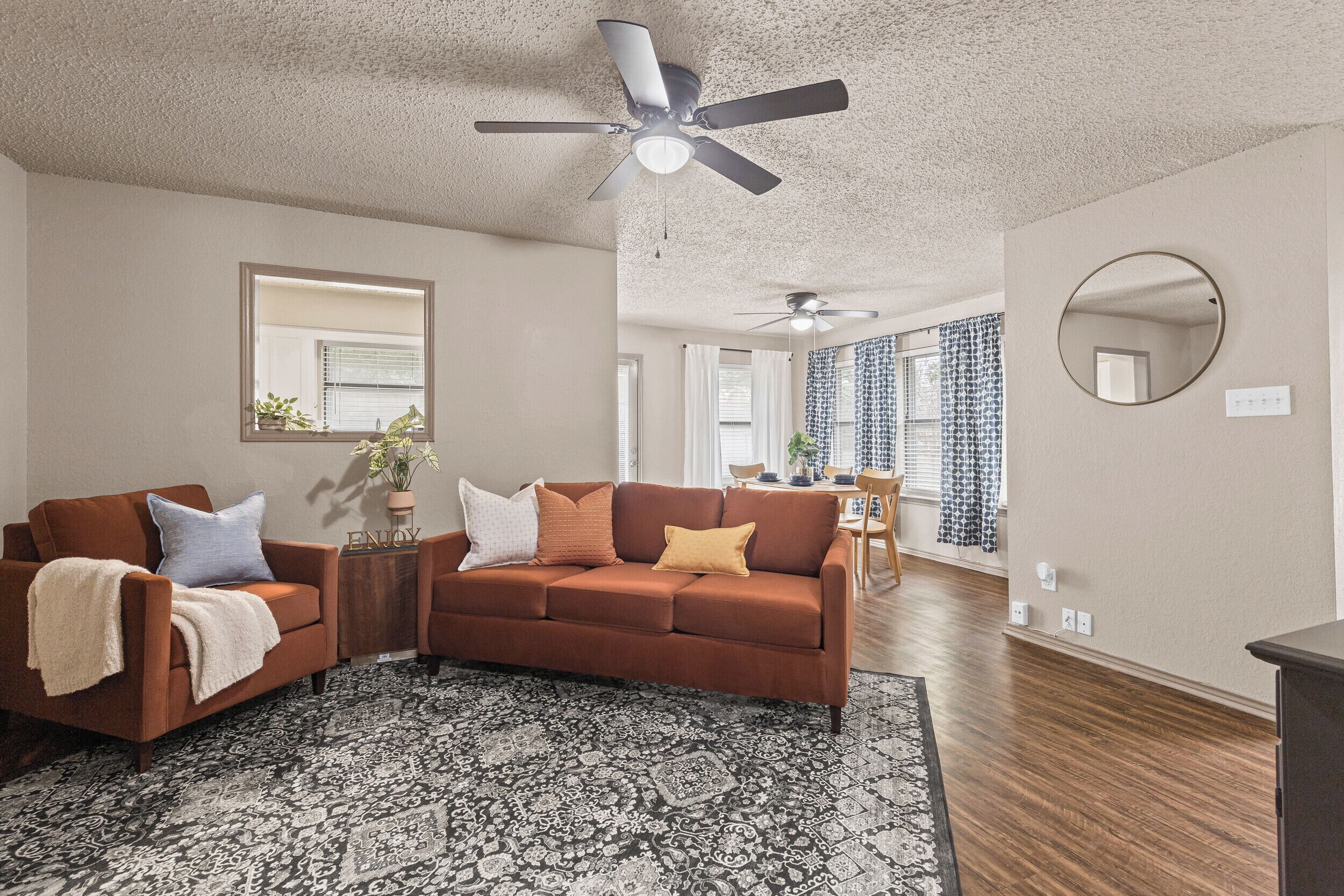 The Curated Canvaspetsokfencedyardgarage《nflx》 - Euless, TX