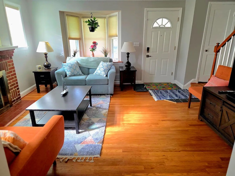 Chic Towson Retreat: 4br Getaway Near Baltimore - Baltimore, MD