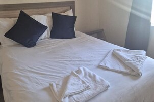 2 quartos, ferros/tábuas de passar roupa, Wi-Fi de cortesia