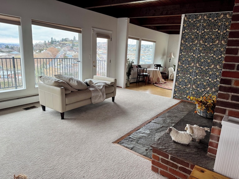 Unwind At Big Red: A Quiet Property With A Stellar View. - Yakima, WA