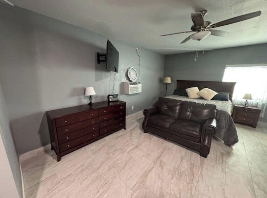 Come & Stay At Your Private Oasis Where Your Comfort Is Our Number 1 Priority! - Las Vegas