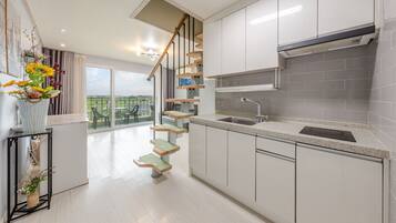 Quarto Básico, 2 quartos (Room 201 (Duplex 6 Pax/Private BBQ)) | 1 quarto, Wi-fi grátis