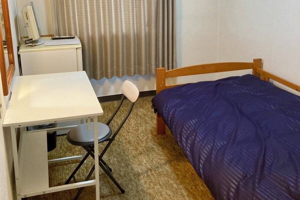 Quarto Individual | Roupa de cama fornecida