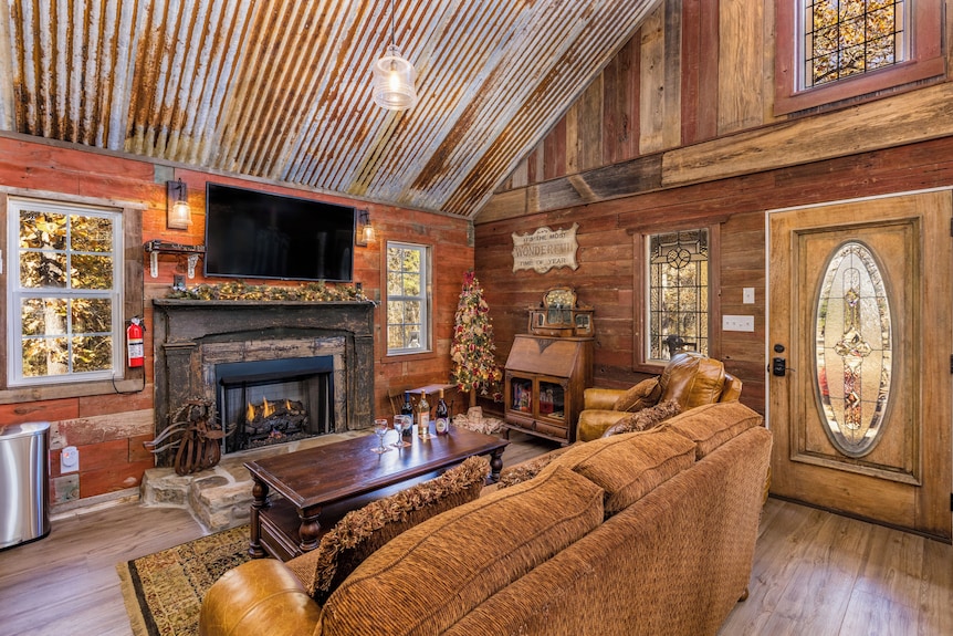 Rustic Grace Cabin Near Tishomingo, Oklahoma - Lake Texoma