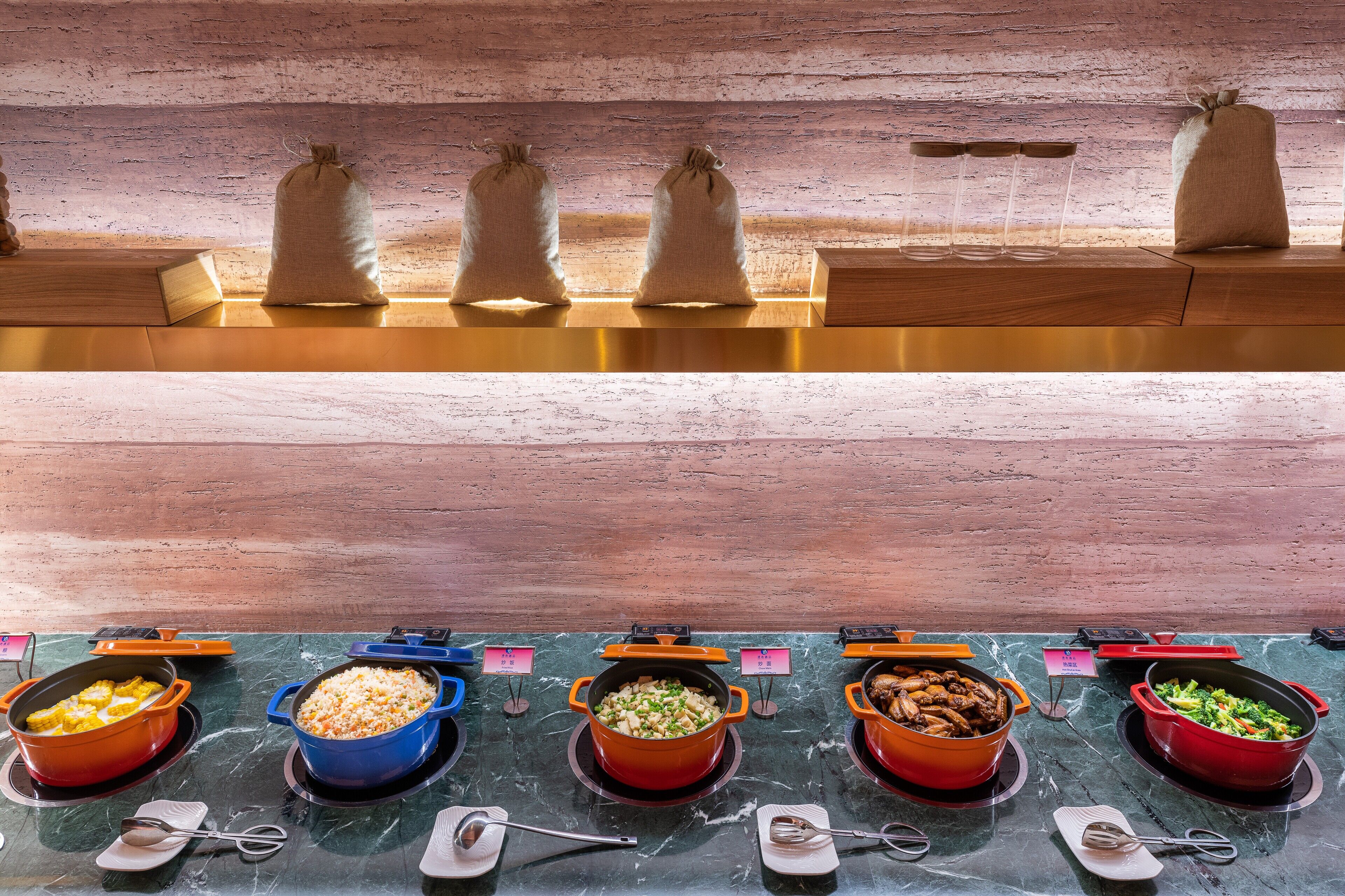 Pequeno-almoço tipo buffet diário incluído 