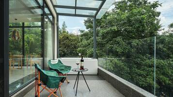 Quarto Clássico com Cama de Casal, vista para a colina | Terraço/pátio interior