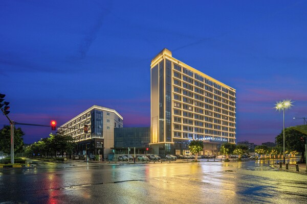 Rezen Longuu Hotel - Guangzhou Baiyun Airport Cultural Tourism City - Guangzhou