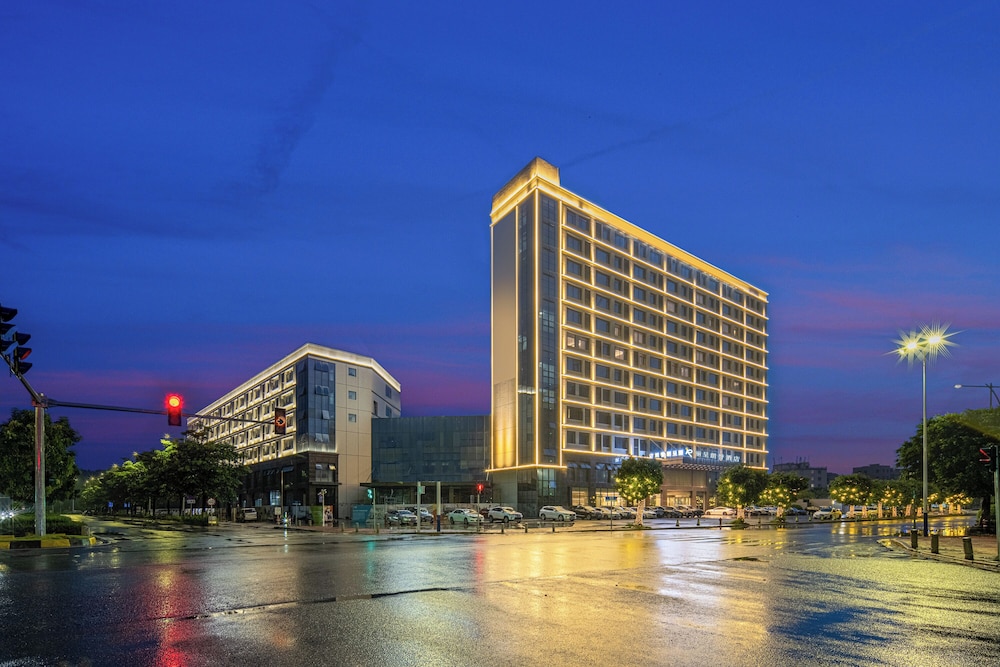 Rezen Longuu Hotel - Guangzhou Baiyun Airport Cultural Tourism City - Guangzhou