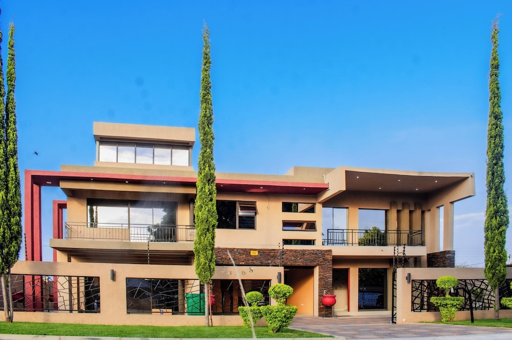 Escapade Lux Guesthouse - Gaborone