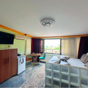 Suíte estúdio luxo | Roupas de cama premium, frigobar, escrivaninha, Wi-Fi de cortesia