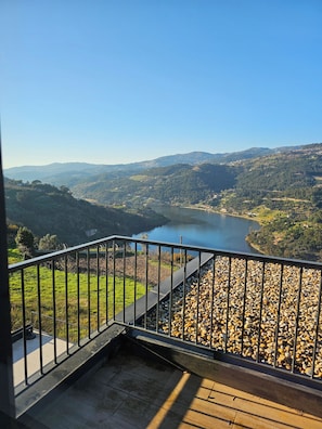Suite, vista para o rio | Terraço/pátio interior