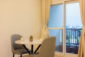 Suite-Estúdio Comfort, varanda | Sala de estar | Smart TV