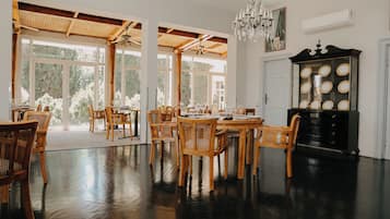 2 restaurantes, pequenos-almoços servidos, cozinha internacional