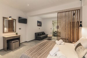 2 quartos, cofres nos quartos, cortinas blackout, quartos à prova de som