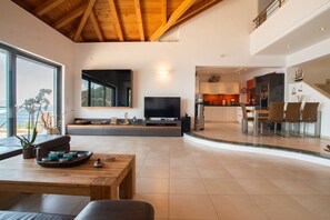 Villa, fumadores | 3 quartos, secretária 