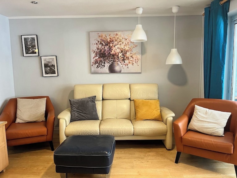 Spacious 6-bedroom House - 12 Min From Gatwick - Crawley