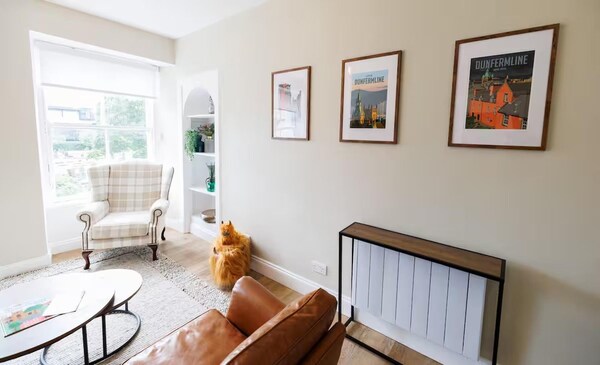 Stylish 2-bed Apartment In The Heritage Quarter - Dunfermline