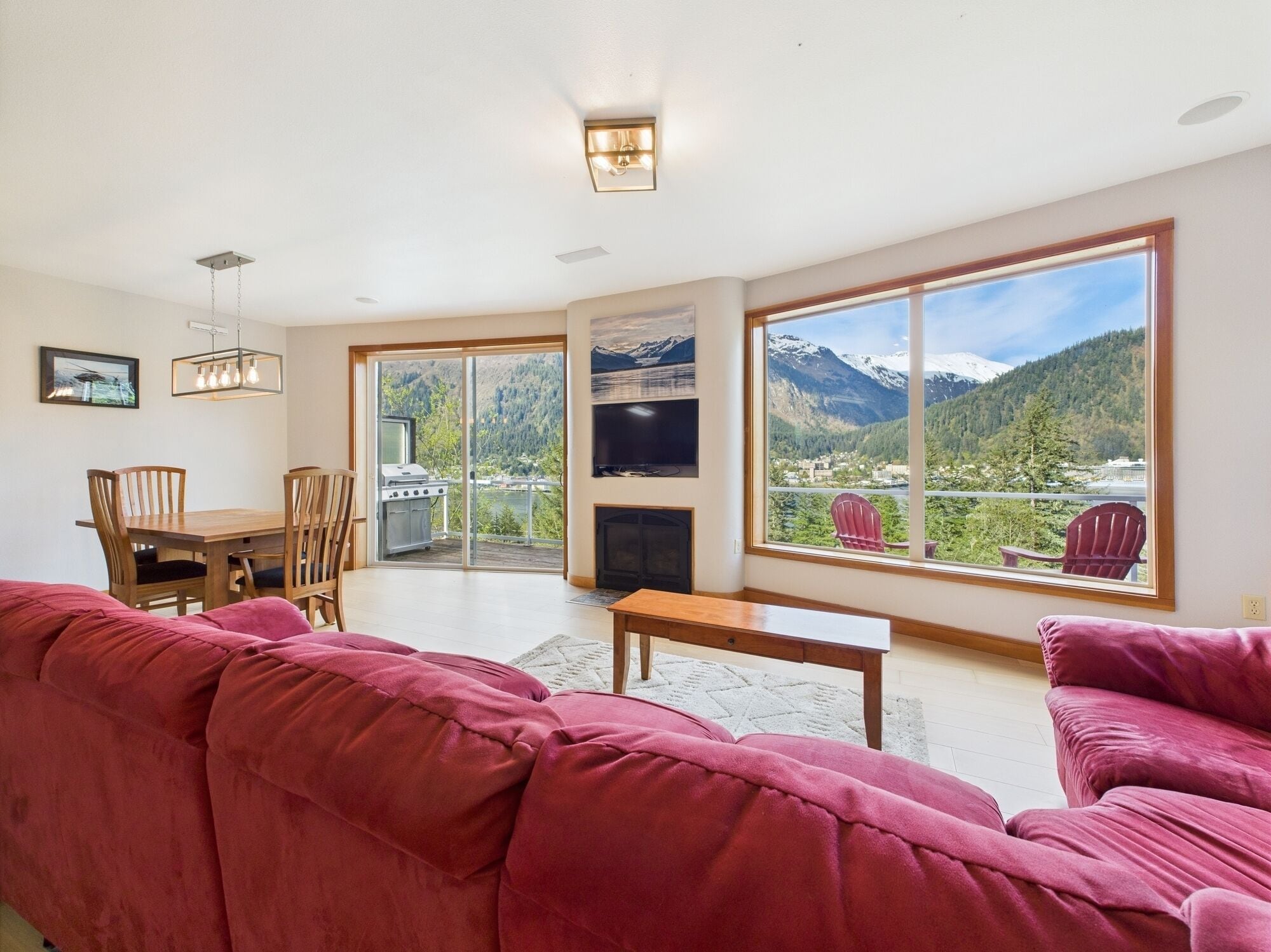 Juneau Escape | Ocean Views, Deck & Soaking Tub - Juneau, AK