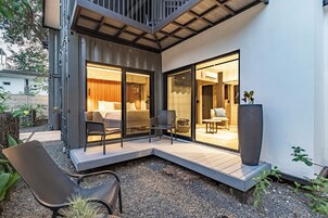 Condo, varanda, vista para a piscina | Vista do quarto