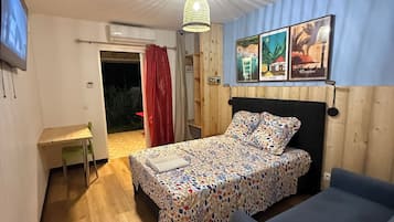 Quarto Clássico com Cama de Casal, 1 quarto, kitchenette, vista para o jardim | Ferro/tábua de engomar, Wi-fi grátis