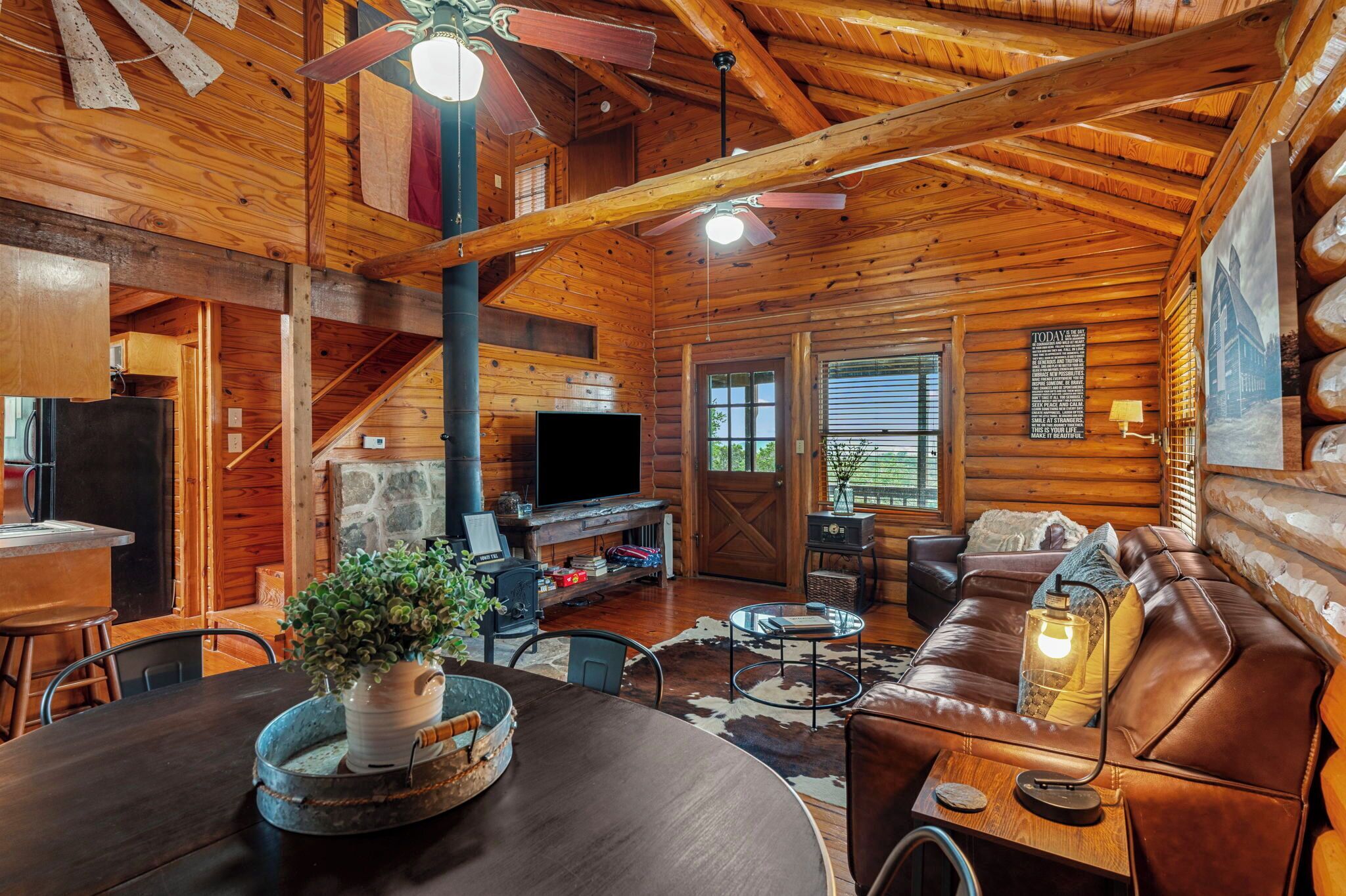 Cozy Cabin - Hot Tub, Views, Wimberley Area - Canyon Lake, TX