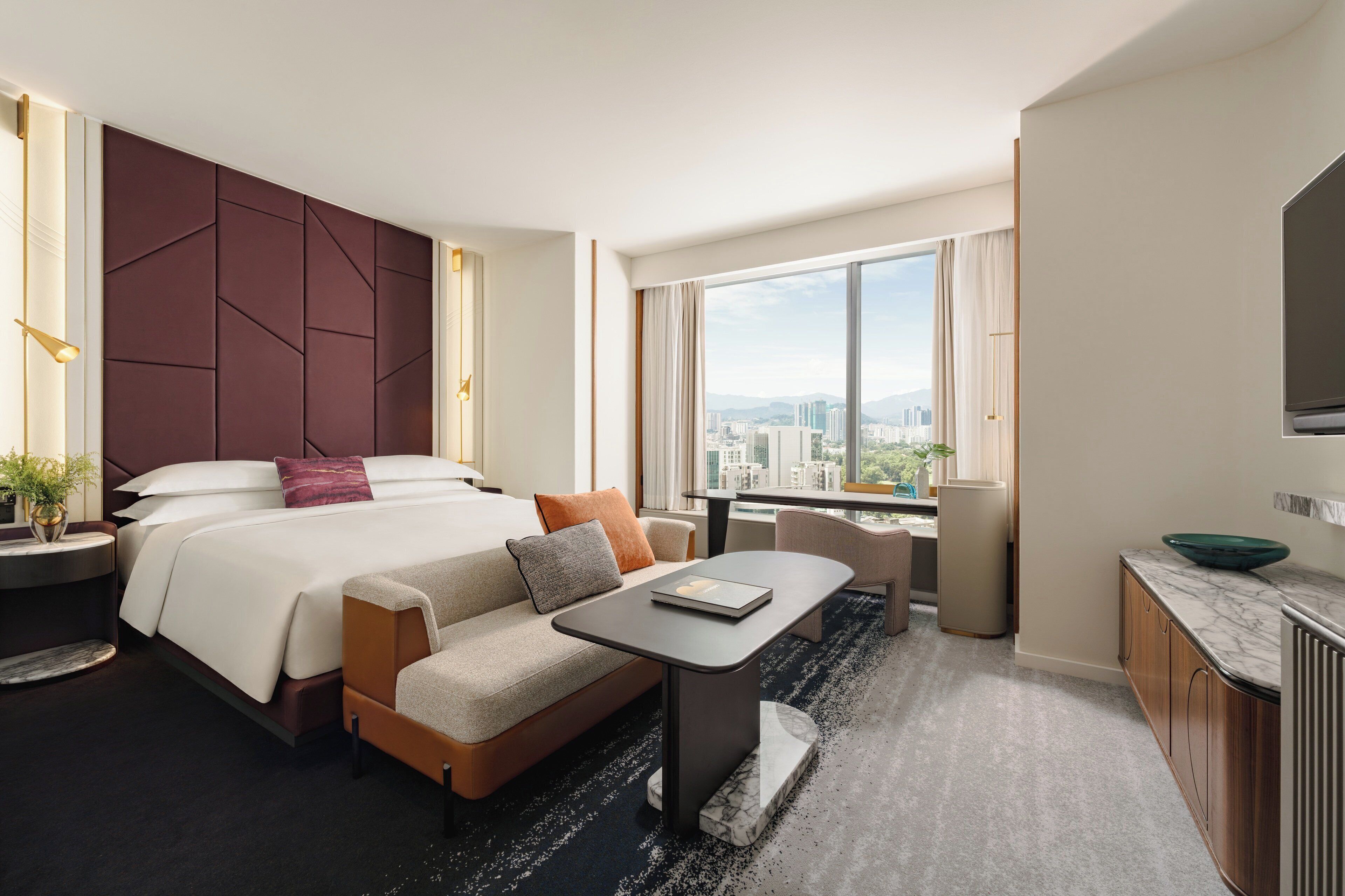 Roupa de alta qualidade, cofre no quarto, secretária 