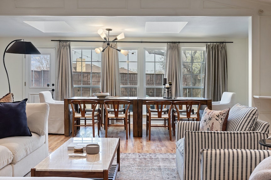 Nob Hill: Sunny Home Skylights Prime Location - 卡羅爾頓