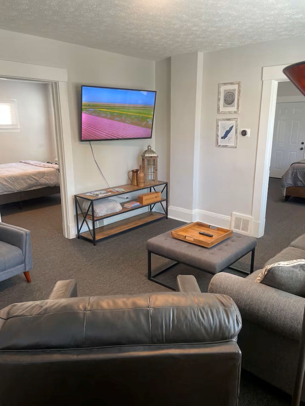 Cozy 2-bedroom, 2 Bathroom Getaway - Willoughby, OH