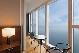 Ocean Par La Suite | Área de estar | Smart TV 70 polegadas com canais a cabo