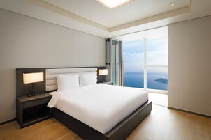 Suíte executiva, vista para o oceano | Roupas de cama premium, edredons de pluma, cofres nos quartos