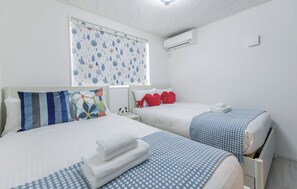 Villa Superior, varanda | 3 quartos, com decoração personalizada, cortinas/cortinados opacos 